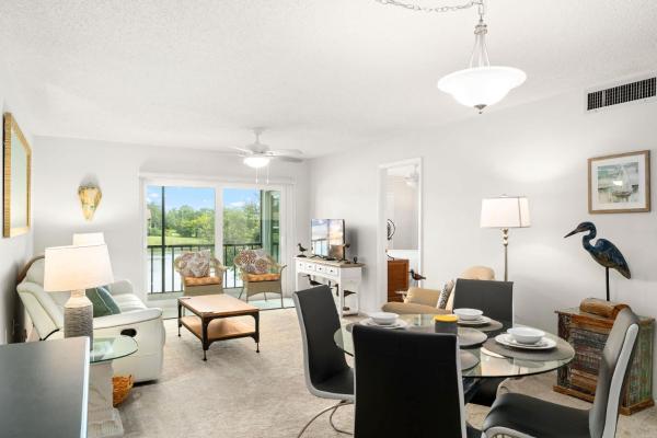 Modern Condo On The Lake Oldsmar Fl - Palm Harbor, FL