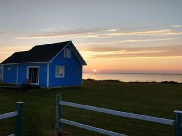 Coastal Charm Beach Nearby - Chalet Poirier - Prince Edward Island