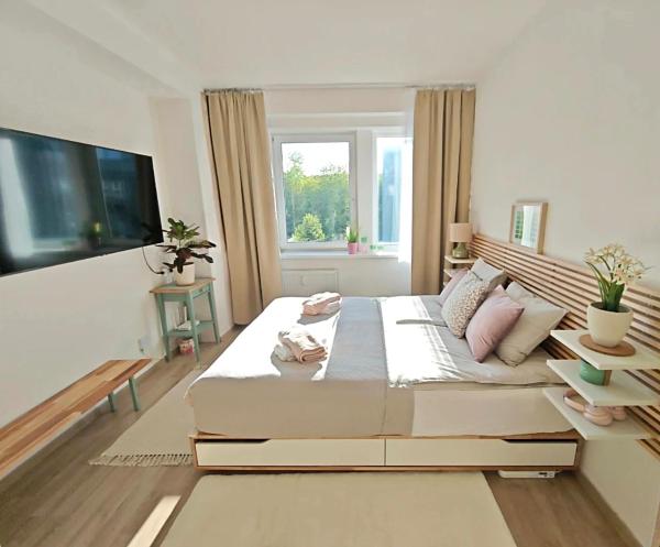 Stylish Studio Apartment, Prague Smichov, Parking, Free Gym - Prága