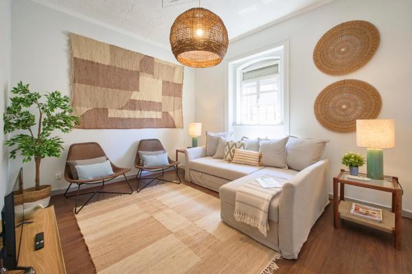 Large Group - Walk To Beach, By Timecooler - Setúbal