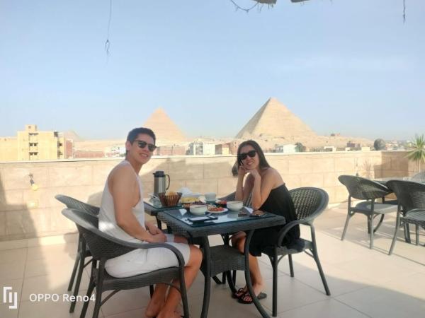 Hassan Pyramids Hotel&rooftop - Gizeh