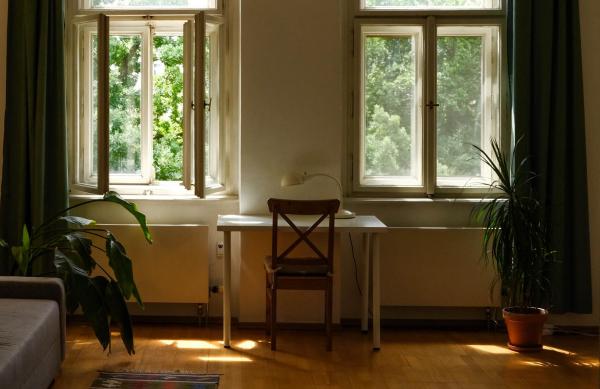 Sunny Room By The River In A Shared Apartment - Praga