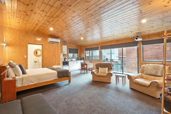 Down The Lane At 408 - On The North Hobart Strip - Hobart