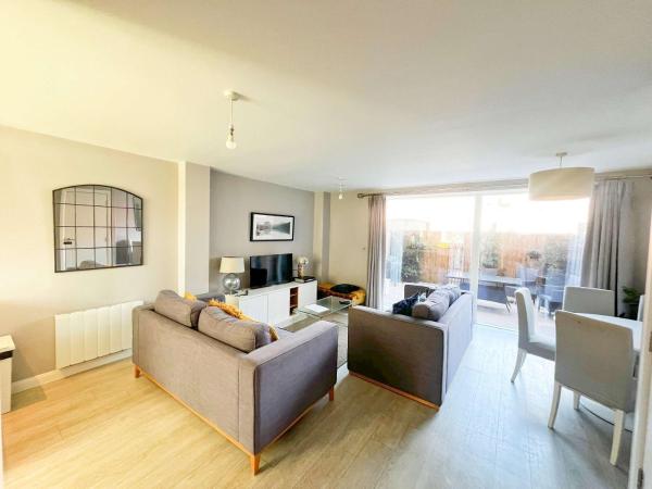 Deluxe Apartment Near Cabot Circus W Parking Sleeps 5 - Bristol