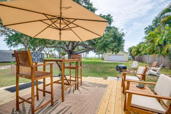 Merritt Island Home With Deck And River View! - Merritt Island, FL