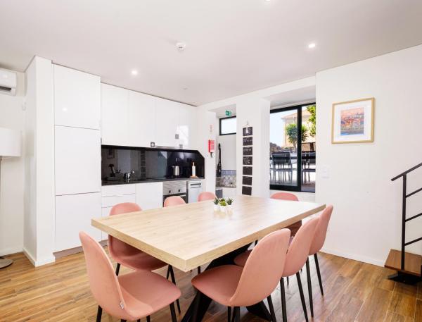 Entire House With 4 Master Suites, Hot Tub & Backyard - Central Location - Porto