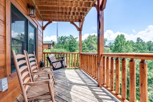 Gatlinburg Cabin With Private Hot Tub By Staycating - Gatlinburg, TN