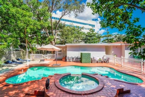 2710 · Heated Pool 7 Beds 5 Baths Sleep 15 Park 4 Car - Coral Gables, FL