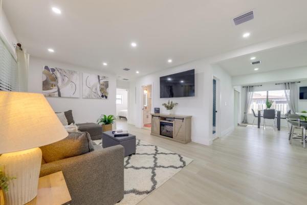 3 Mi To Hard Rock Stadium Retreat With Private Yard - Miramar, FL