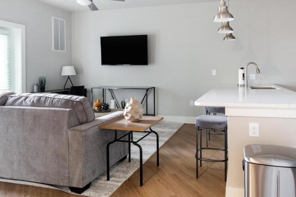 Landing At The Hendry - 1 Bedroom In Fort Myers - Fort Myers, FL