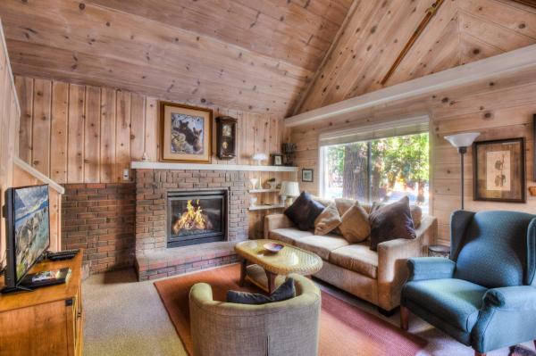 Woodland Chalet - 2 Miles From Beach Access - Tahoma, CA