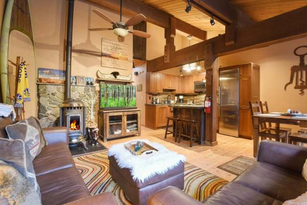 North Lake Tahoe Alpine Retreat 5 Min To Skiing - Tahoe City, CA
