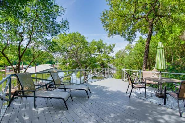 Waterfront Lake Bridgeport Home With Private Dock - Lake Bridgeport, TX