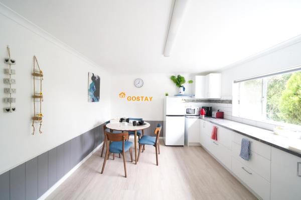 Campbell Green Door Entry Suite - Canberra