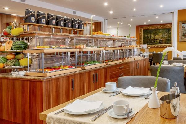 Tiptop Hotel Burgschmiet Garni - Erlangen