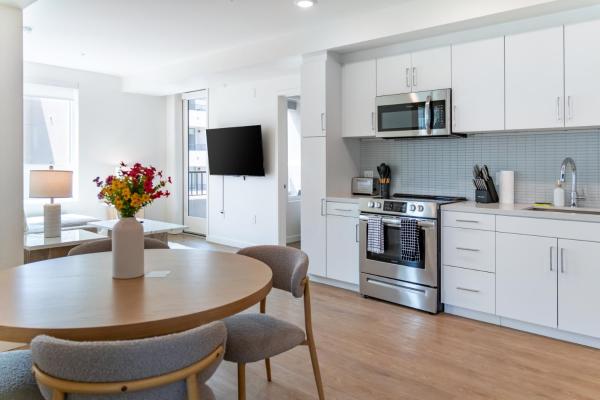 Luxury 2 Bedroom 2 Bathroom Residence With Fitness And Outdoor Pool - Los Angeles, CA