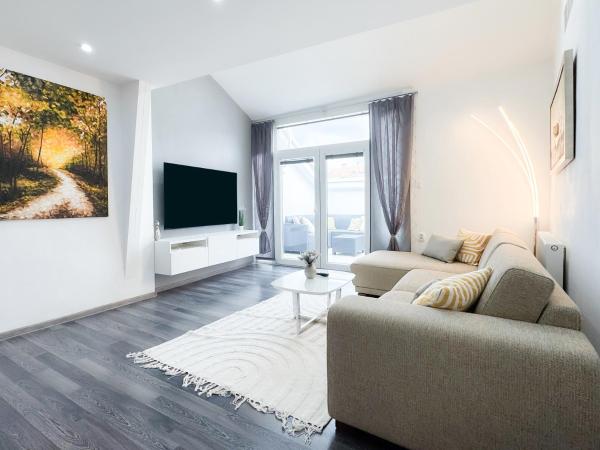 Castle View Retreat Breakfast Available - Trenčín