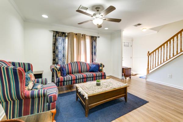 3 Mi To Dulles Airport D C Area Townhome - Leesburg, VA