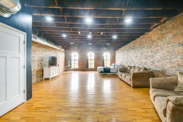 Deck And River View Loft In Downtown Hannibal - Cincinnati Township