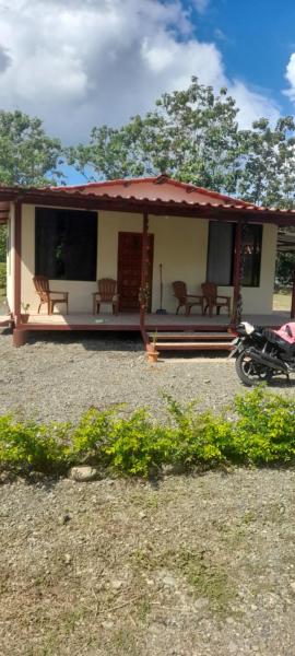 Casa A Solo 20 Minutos Aproximadamente De Manuel Antonio Beach Y A 10 Minutos Aproximadamente Del Centro De Quepos - Costa Rica