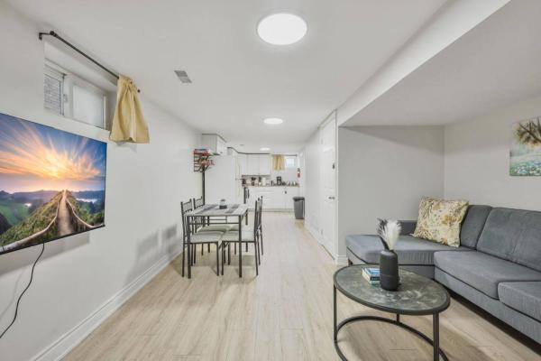 Comfy 2br Apt Near Beach And Downtown Free Parking - Oshawa