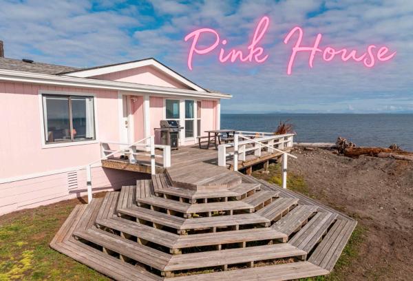 The Pink House - Dungeness Waterfront Home - Olympic Game Farm, Sequim