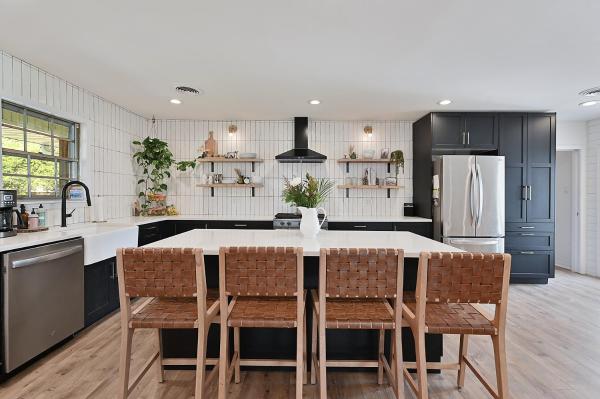 The Parkway House - Bryan, TX
