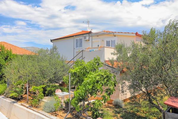 Apartments And Rooms With Parking Space Trogir - 4814 - Trogir