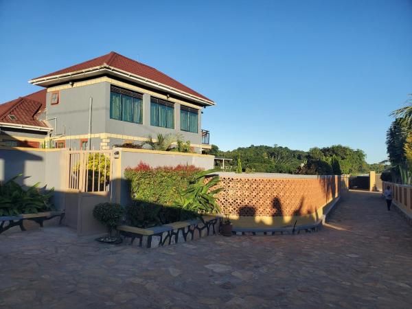 Alice Gardens & Campsite - Uganda