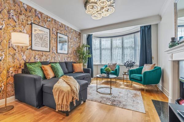 Perivale Grand 6-bedroom Retreat - Pool Table - Watford