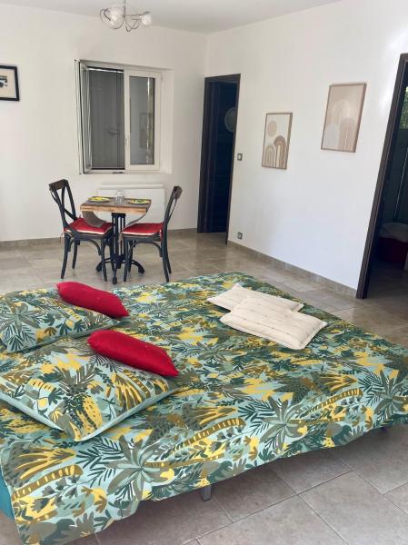 L'appart Thé - Charme Discret Au Coeur Des Alpilles - Fontvieille