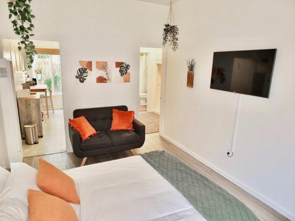 Sand Sun & Second - Charming Studio Within Walking Distance To Beach - Orange County, CA