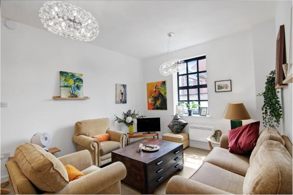 Stylish 2-bed Flat Art & Comfort In City Centre - Norwich