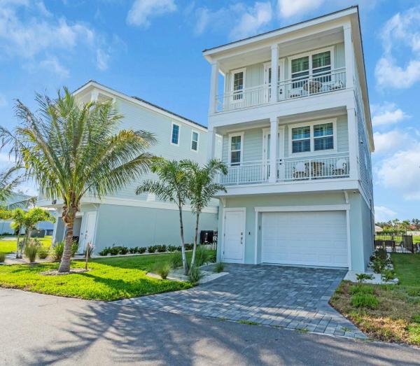 Coastal Luxe Villa - Bradenton Beach