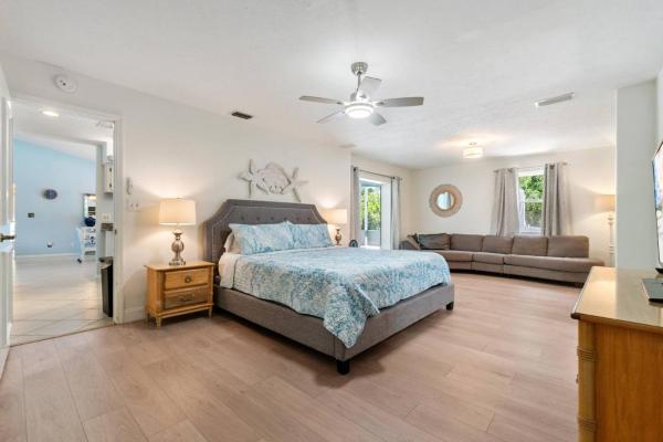 916 Loyalty Ave - Marco Island, FL