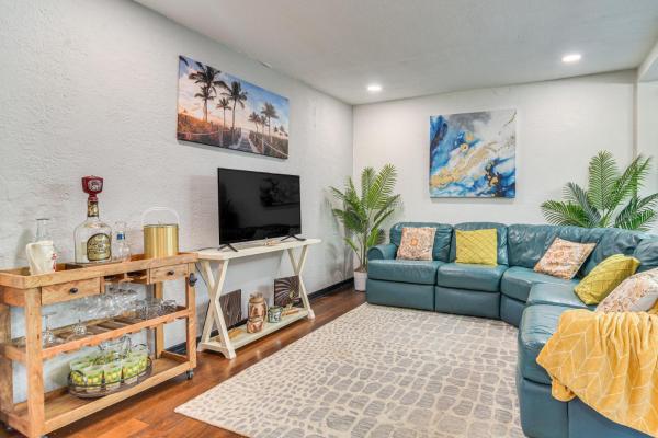 2 Mi To Beach Family Getaway With Yard In St Pete! - St. Pete Beach, FL