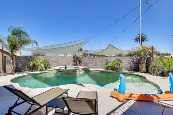 Outdoor Entertaining Space: Family Henderson Home - Henderson, NV