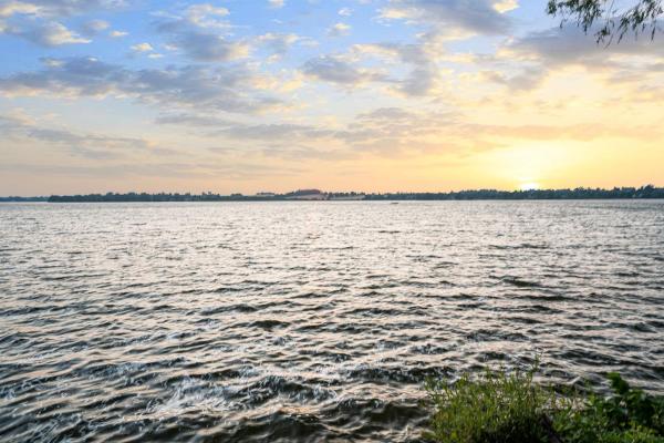 Lakefront Retreat With Sauna, Fireplace & Parking - Port Perry