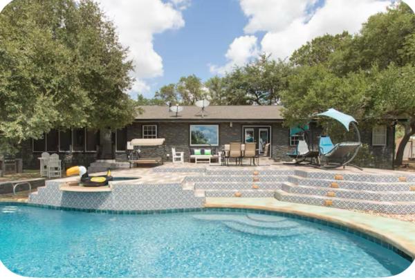 Four Bedroom Ranch Retreat With A Stunning Pool - Driftwood, TX