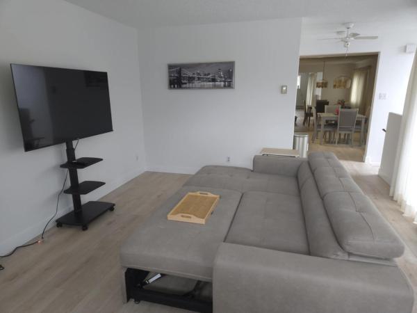 Central Fairview Townhouse - Vancouver