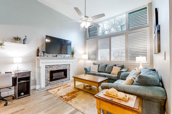 Renovated, Dog-friendly Condo Near Beach With Balcony, Pool & Tennis - Jacksonville, FL