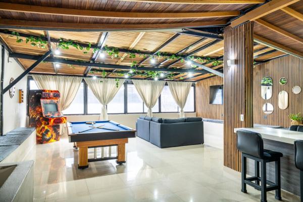 6 Bedroom Penthouse With Pool Table- 1 Block From Lleras Park P4 - Copacabana