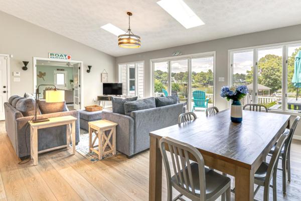 Boat Dock And Kayaks Waterfront Home In Deltaville! - Deltaville, VA