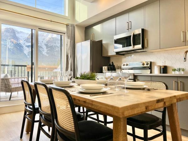 Stunning View New Townhome Sleeps 11 Ac And Hot Tub - Canmore