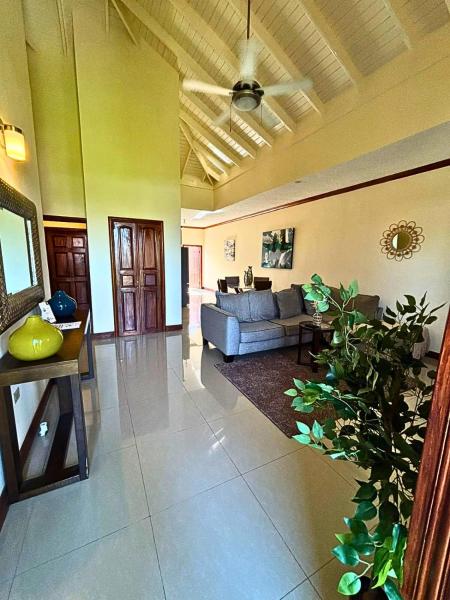 Casa Pors Luxury Apartment With Security, Pool, & Gym - 牙買加