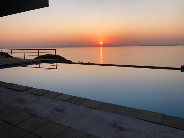 Gordons Bay Villa With Pool - Cape Town