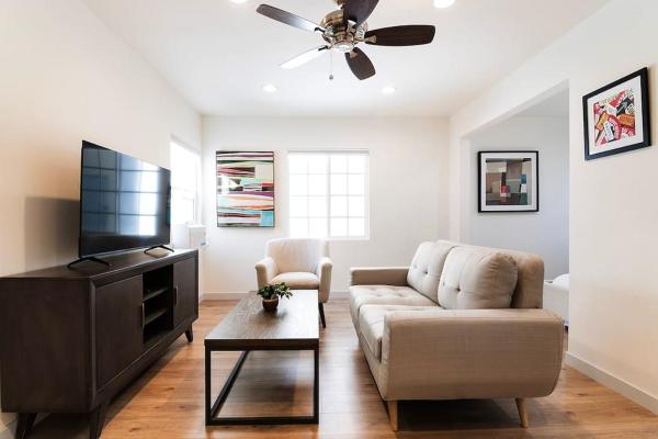 Newly Renovated Studio For 2 Prime La Location - Beverly Hills, CA