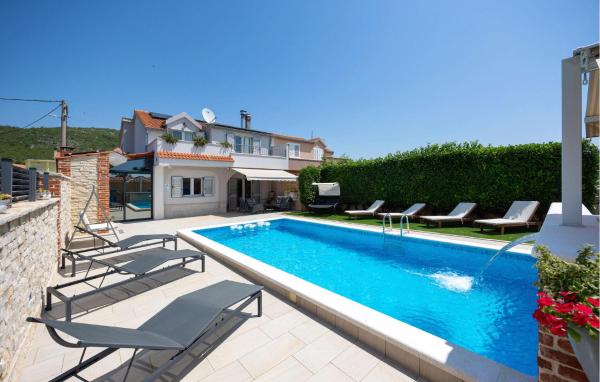 Beautiful Home In Sestanovac - Mimice