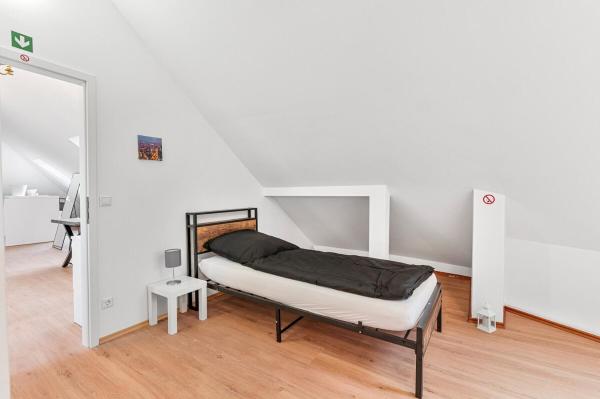 Zf03 Apartment Für Monteure Stuttgart Zuffenhausen - Weitere Schlafzimmer Für Zusätzliche 15 Personen Im Haus Vorhanden Und An Weiteren Standorten Ls-crewcomfort - Stuttgart