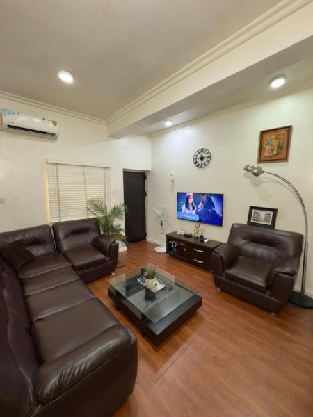 Lauras Cozy 2 Bedroom Apartment - Lagos